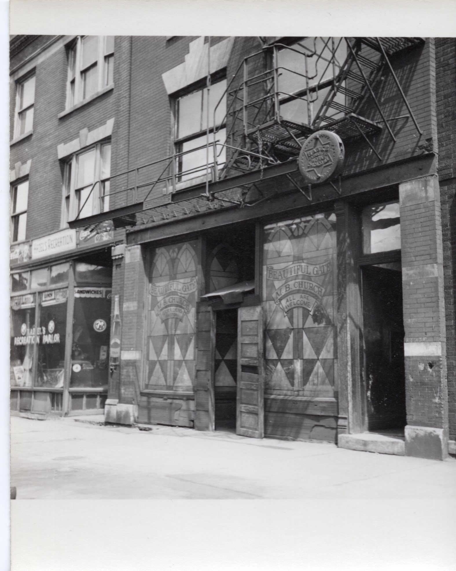 War Bonds: Yuichi Idaka and László Moholy-Nagy, photographs from 1925 ...